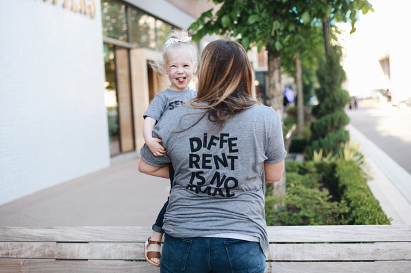 EVERYKIND- EVERYBODY IS DIFFERENT, DIFFERENT IS NORMAL ADUT GRAPHIC T-SHIRT